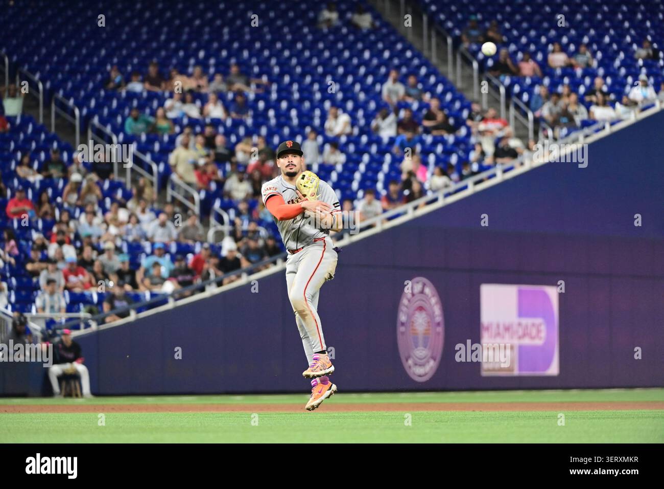 San Francisco Giants shortstop Willy Adames (2) throws the ball to ...