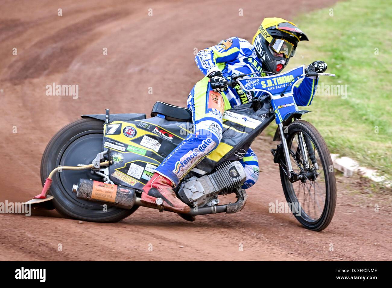 Dayle Wood of Oxford Cheetahs (yellow) during Heat 4 of the Cab Direct ...