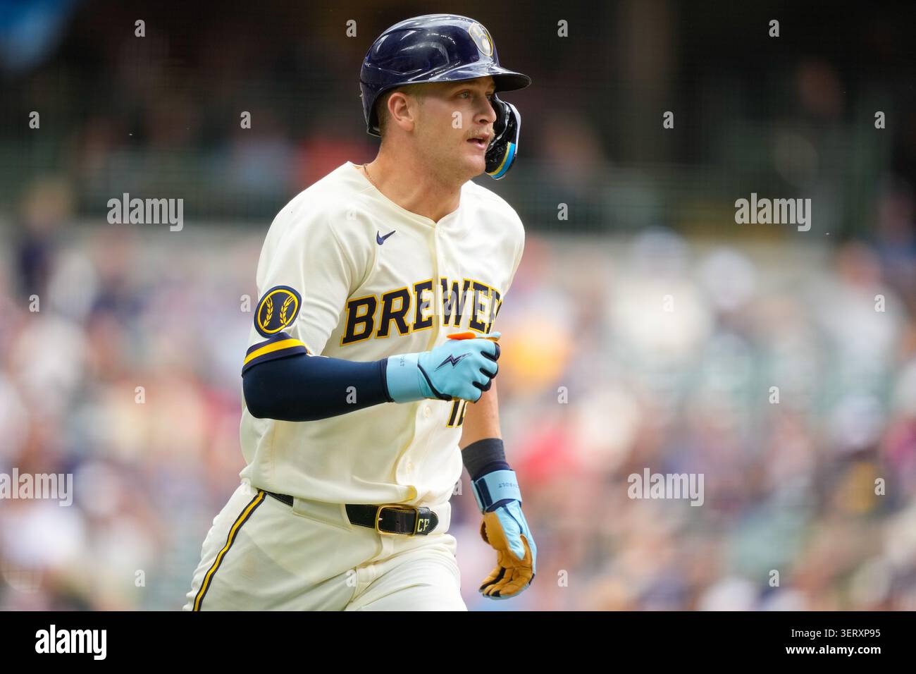 Milwaukee Brewers' Cooper Pratt runs to first base on a single during ...