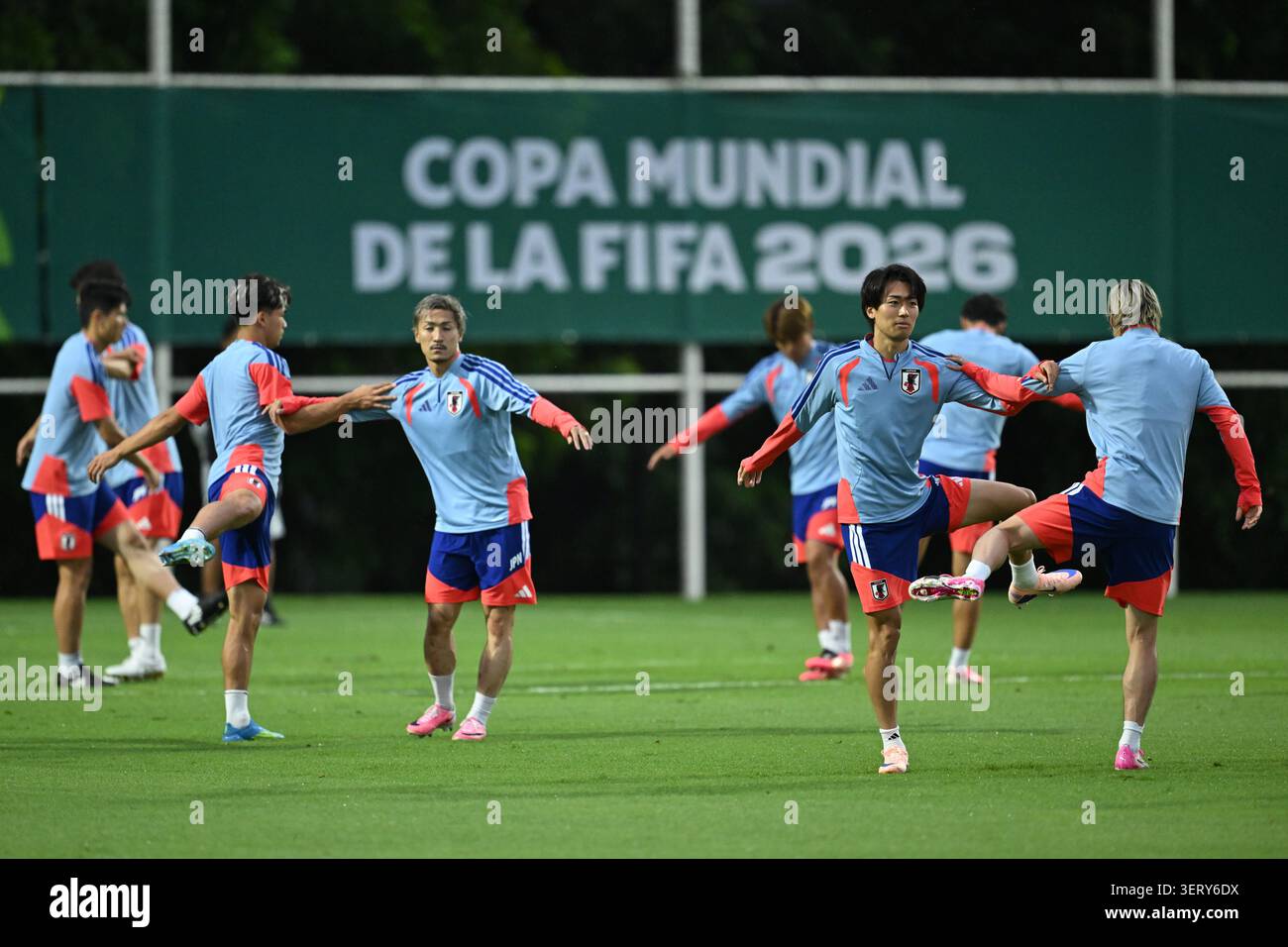 (260620) -- MONTERREY, June 20, 2026 (Xinhua) -- Players of Japan ...