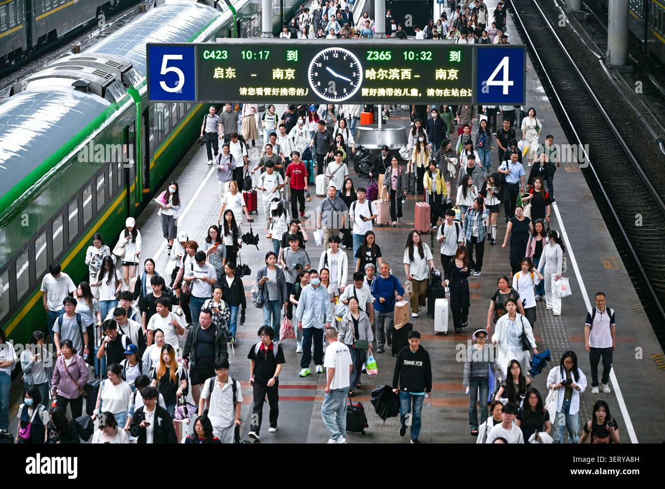 (260620) -- WUHAN, June 20, 2026 (Xinhua) -- Passengers walk out of the ...