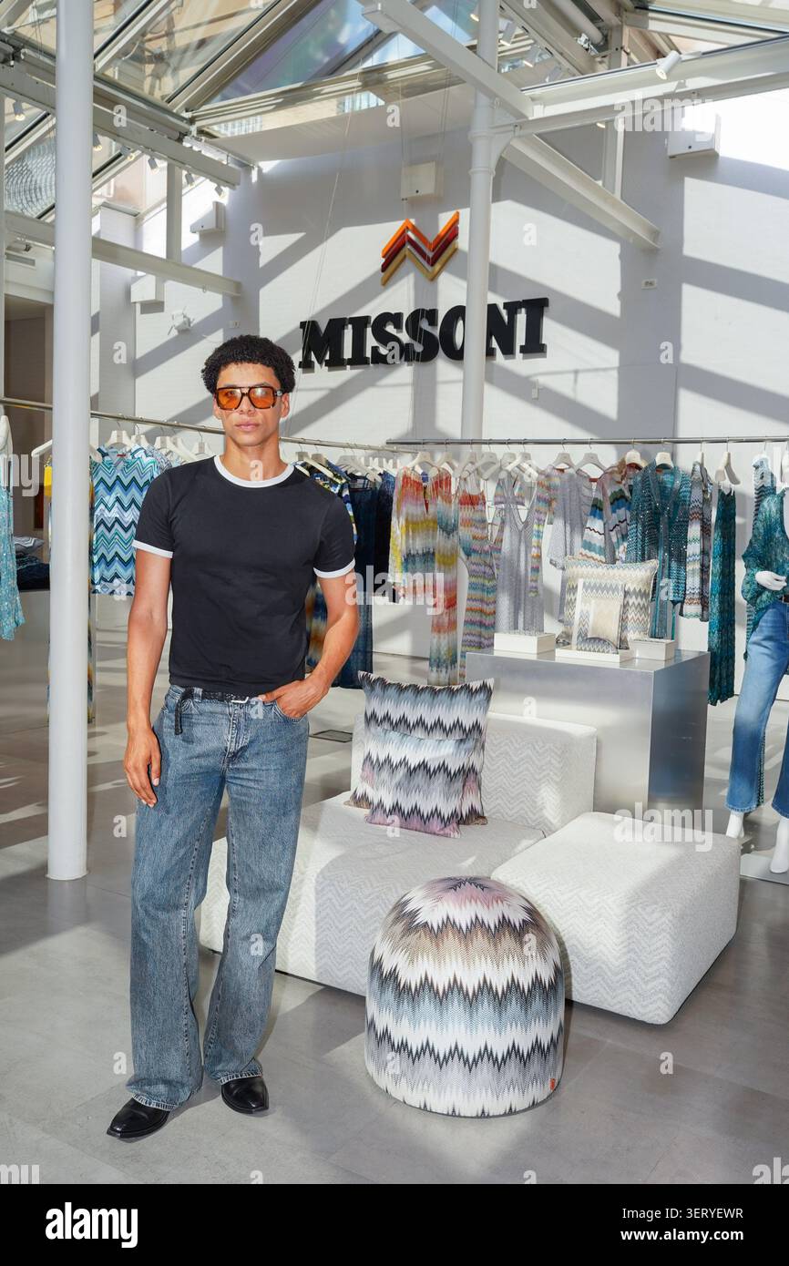 Timothy Mudiayi Milan Fashion Week - Men S/S 2027 Missoni Men and Women ...
