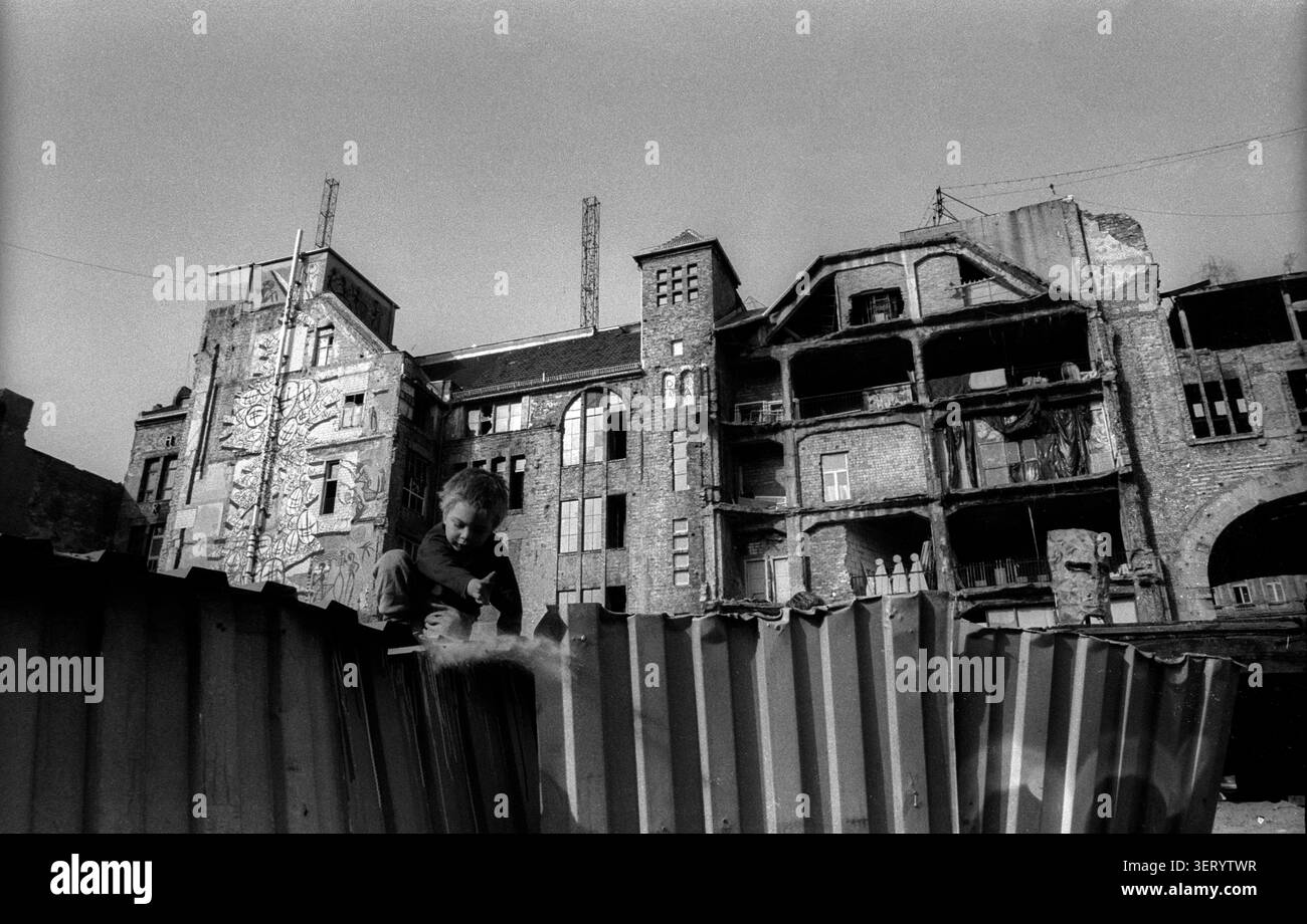 Tacheles Deutschland, Berlin, 20.03.1993, hinterm multikulturellen ...