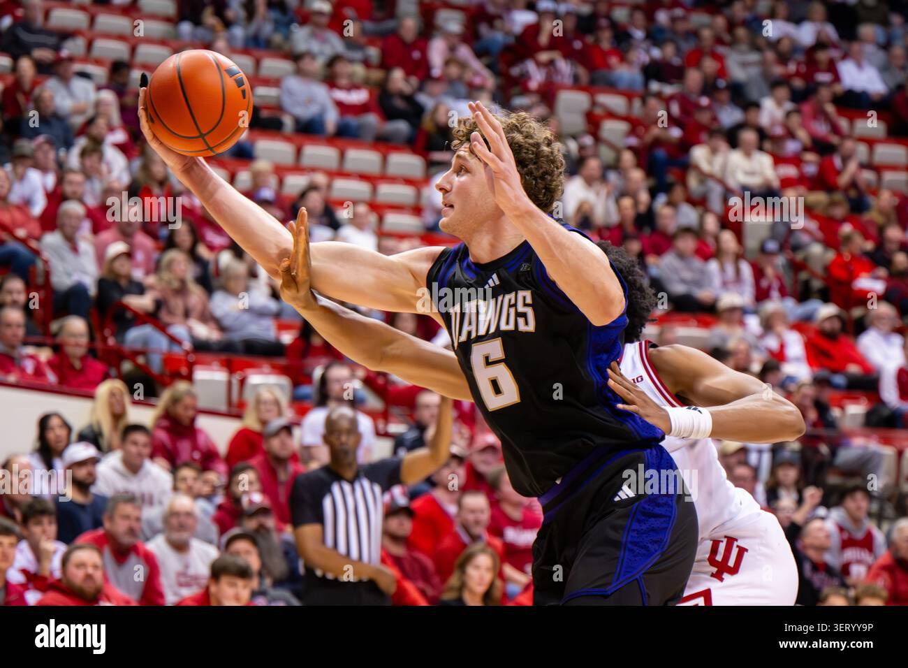 FILE - Washington forward Hannes Steinbach (6) reaches for the ball ...