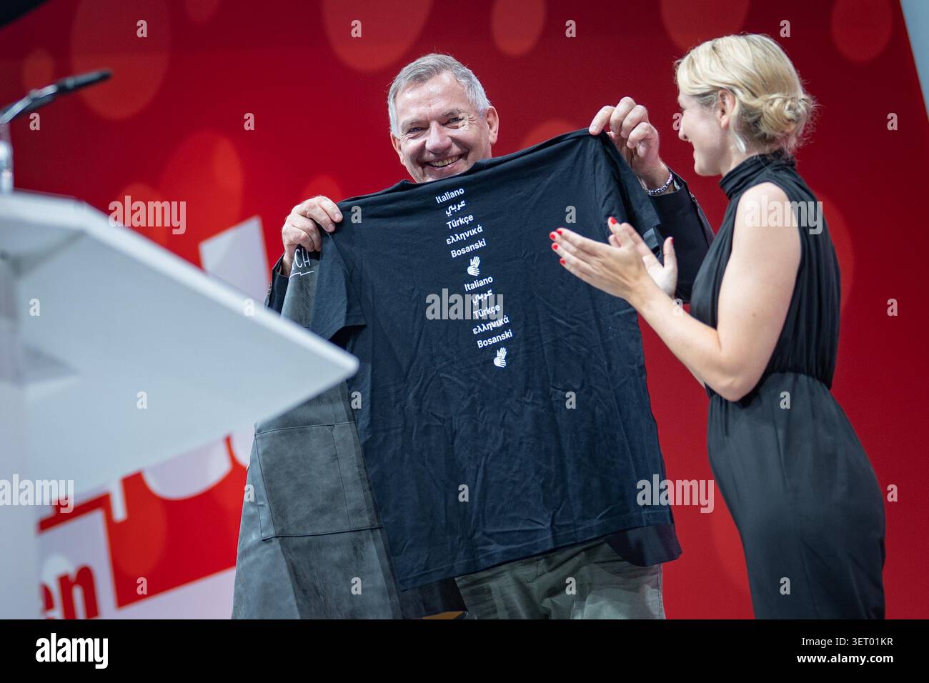 The party leader Ines Schwerdtner bids farewell to her previous co ...