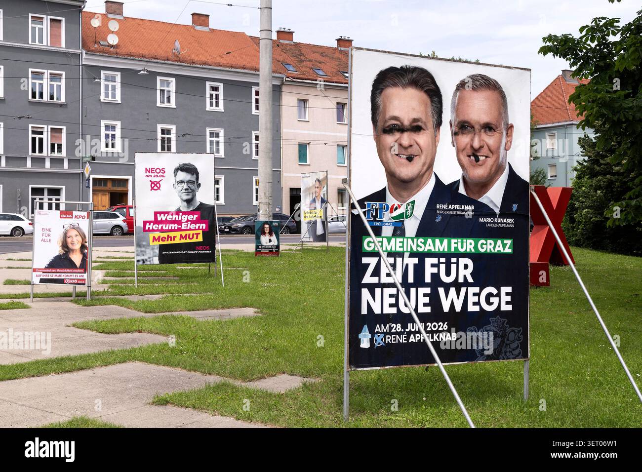 FPÖ, NEOS und KPÖ Wahlplakat anlässlich der Gemeinderatswahl in Graz am ...