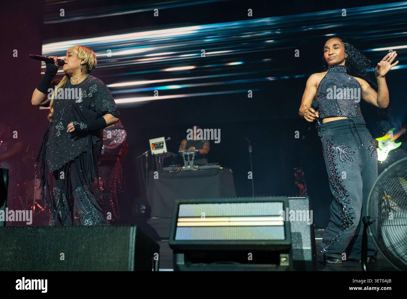TLC girl group performs live on stage at the O2 Arena Stock Photo - Alamy