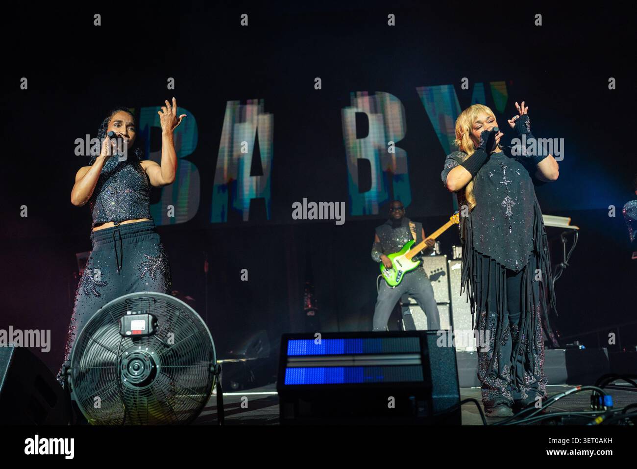 TLC girl group performs live on stage at the O2 Arena Stock Photo - Alamy