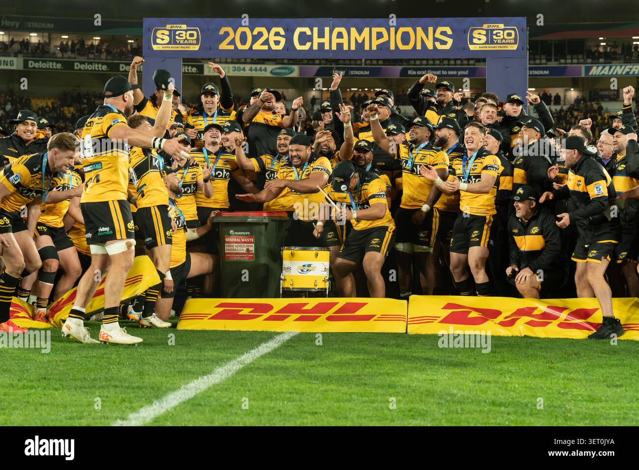 Hurricanes give an improptu musical perforrmance celebrating their win ...