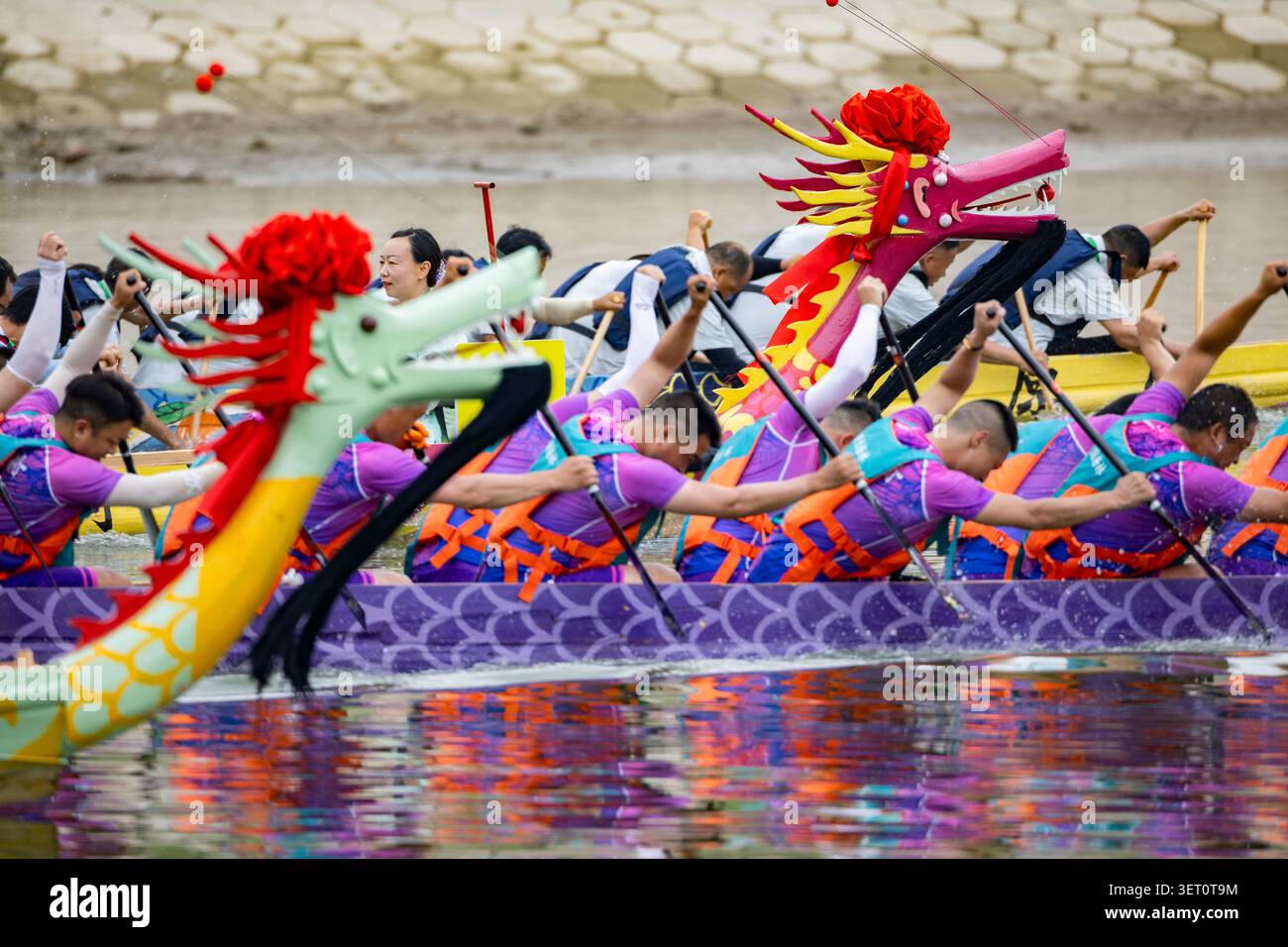 YICHANG, CHINA - JUNE 20, 2026 - The 2026 Dragon Boat Loong Boat Race ...