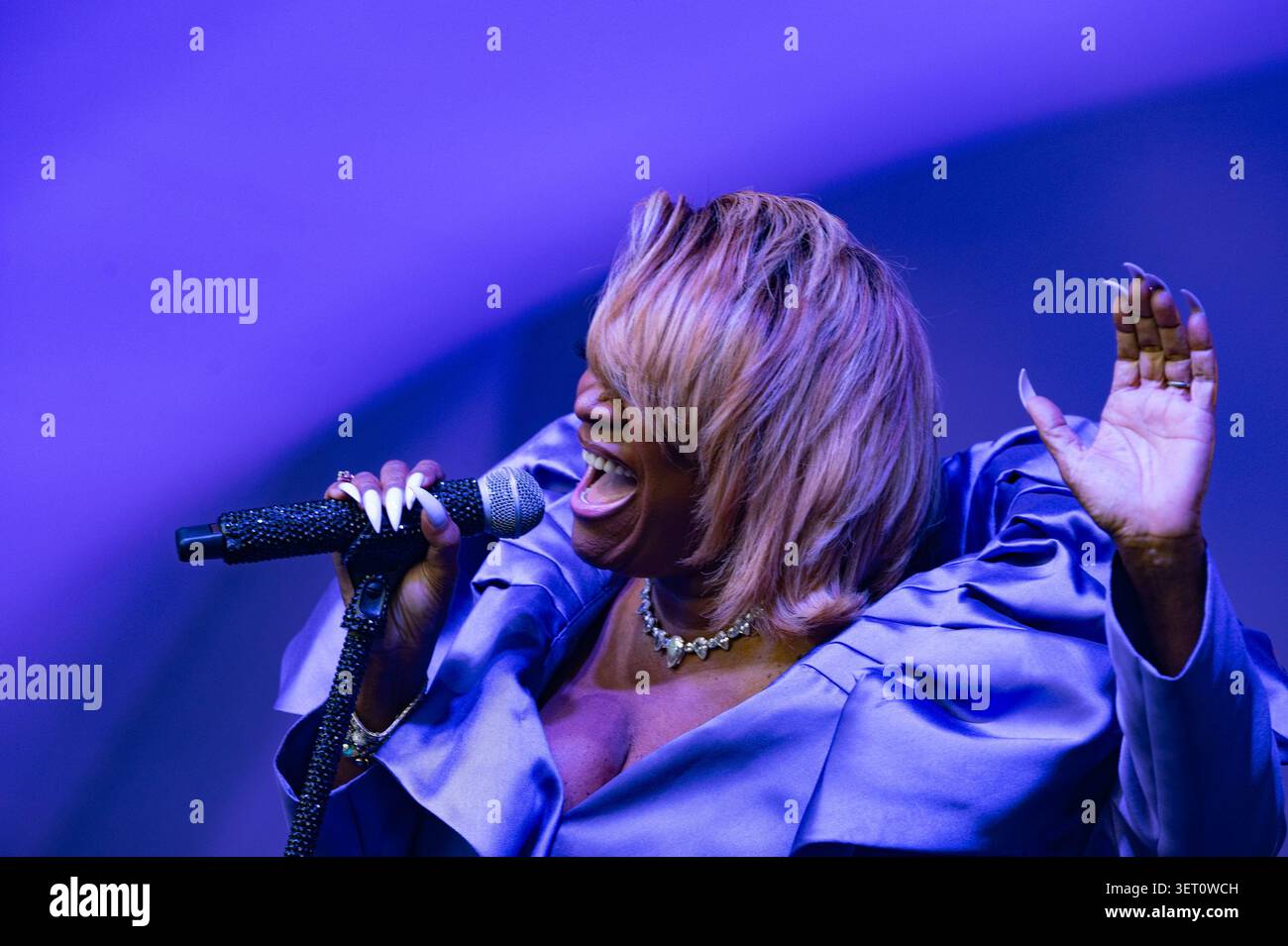 Singer Patti LaBelle performs at the 50th Annual Norfolk Harborfest in ...