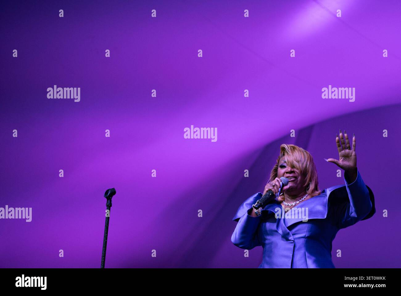 Singer Patti LaBelle performs at the 50th Annual Norfolk Harborfest in ...