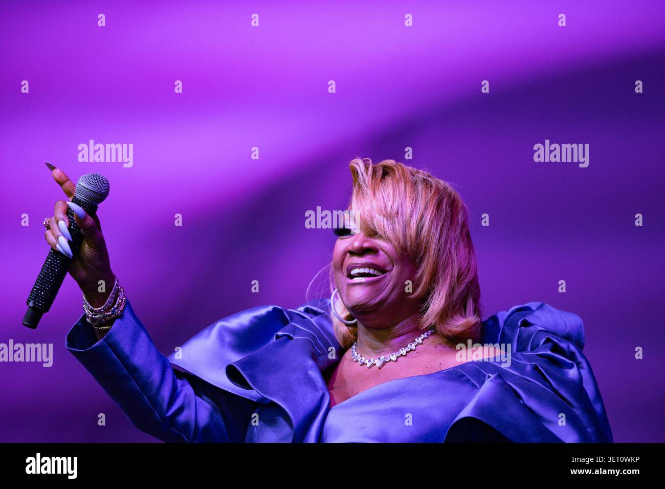 Singer Patti LaBelle performs at the 50th Annual Norfolk Harborfest in ...