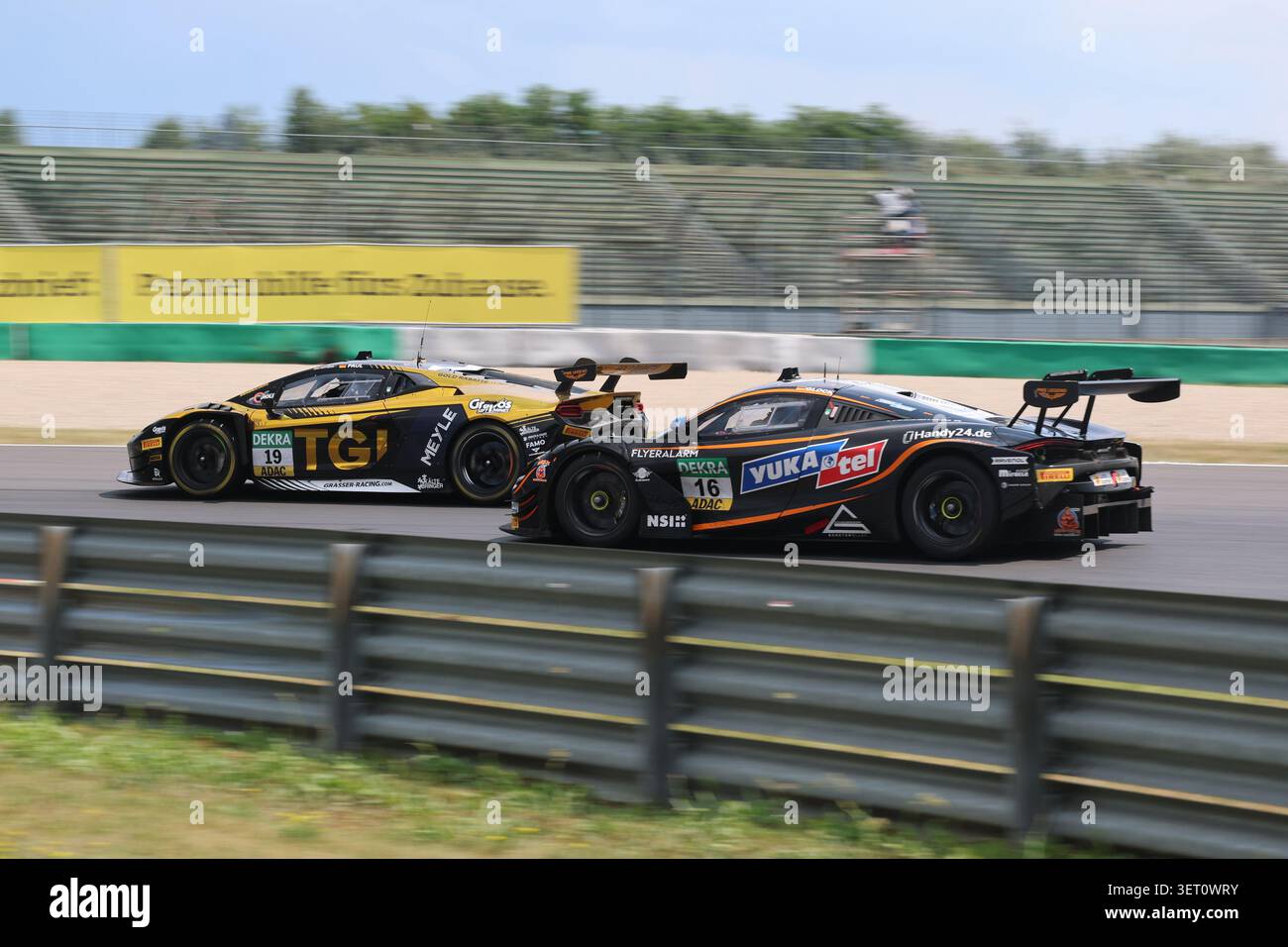 Mirko Bortolotti (I/TGI Team by GRT, #19), Lamborghini Temerario GT3 in ...