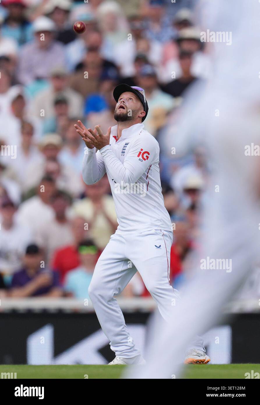 England's Ben Duckett catches out New Zealand's Matt Henry on day four ...