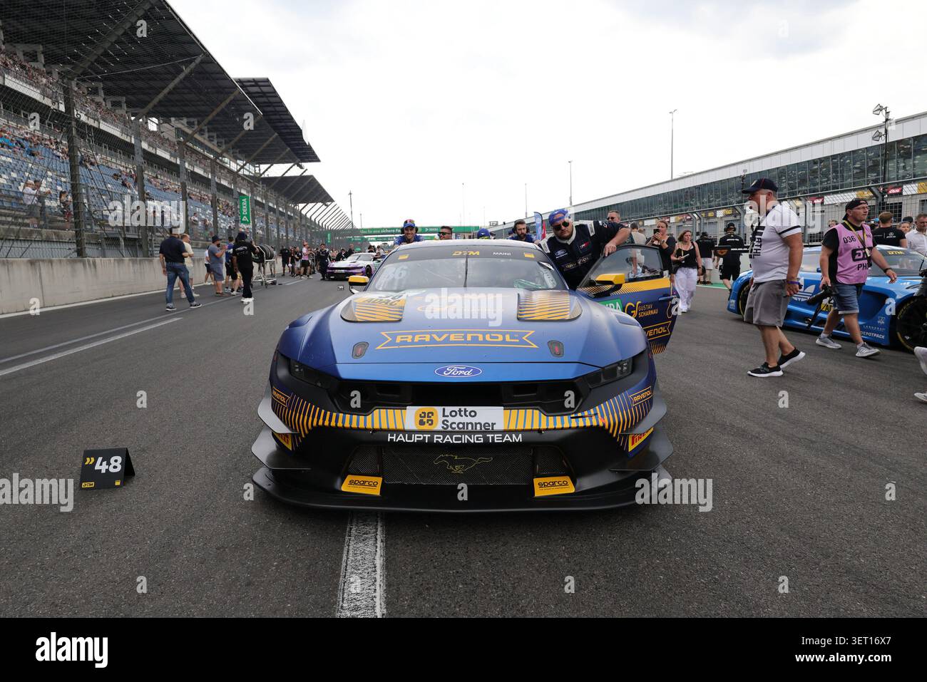 Arjun Maini (IND/HRT Ford Racing, #36), Ford Mustang GT3 Evo is pushed ...