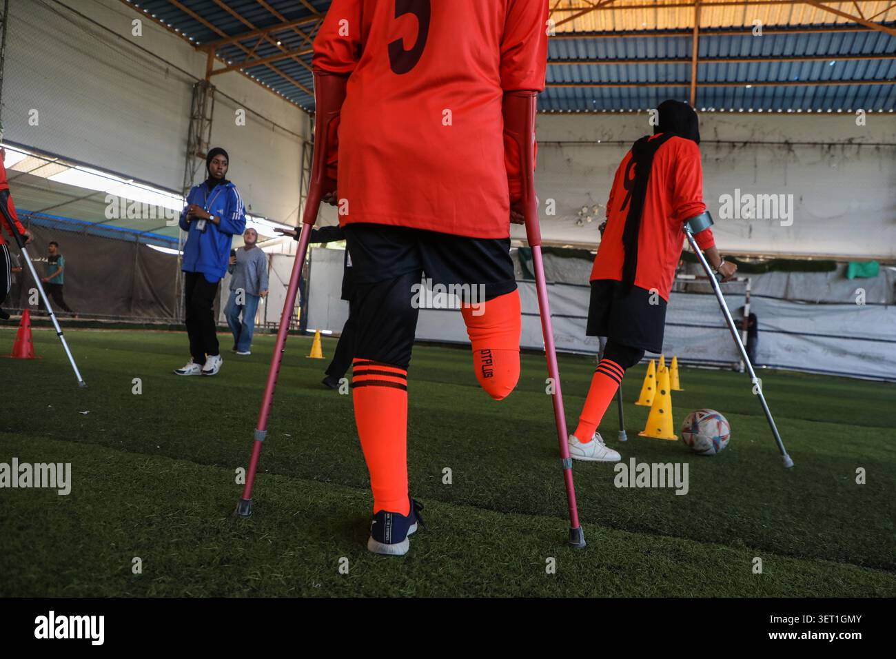 The first sports team of girls whose legs were amputated as a result of ...