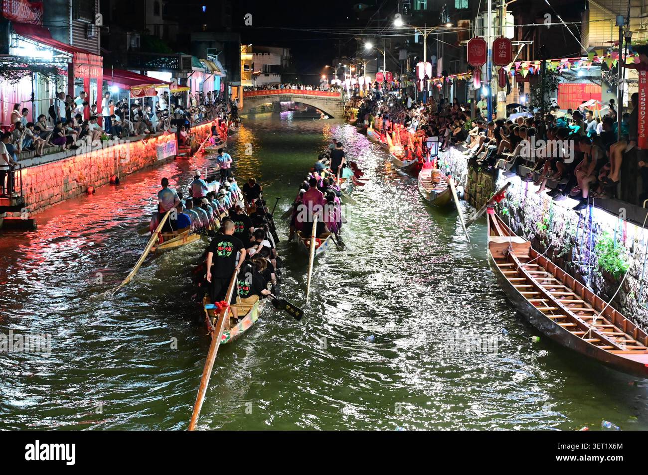 Villagers watch unique night dragon boat races in Sanxi Village ...