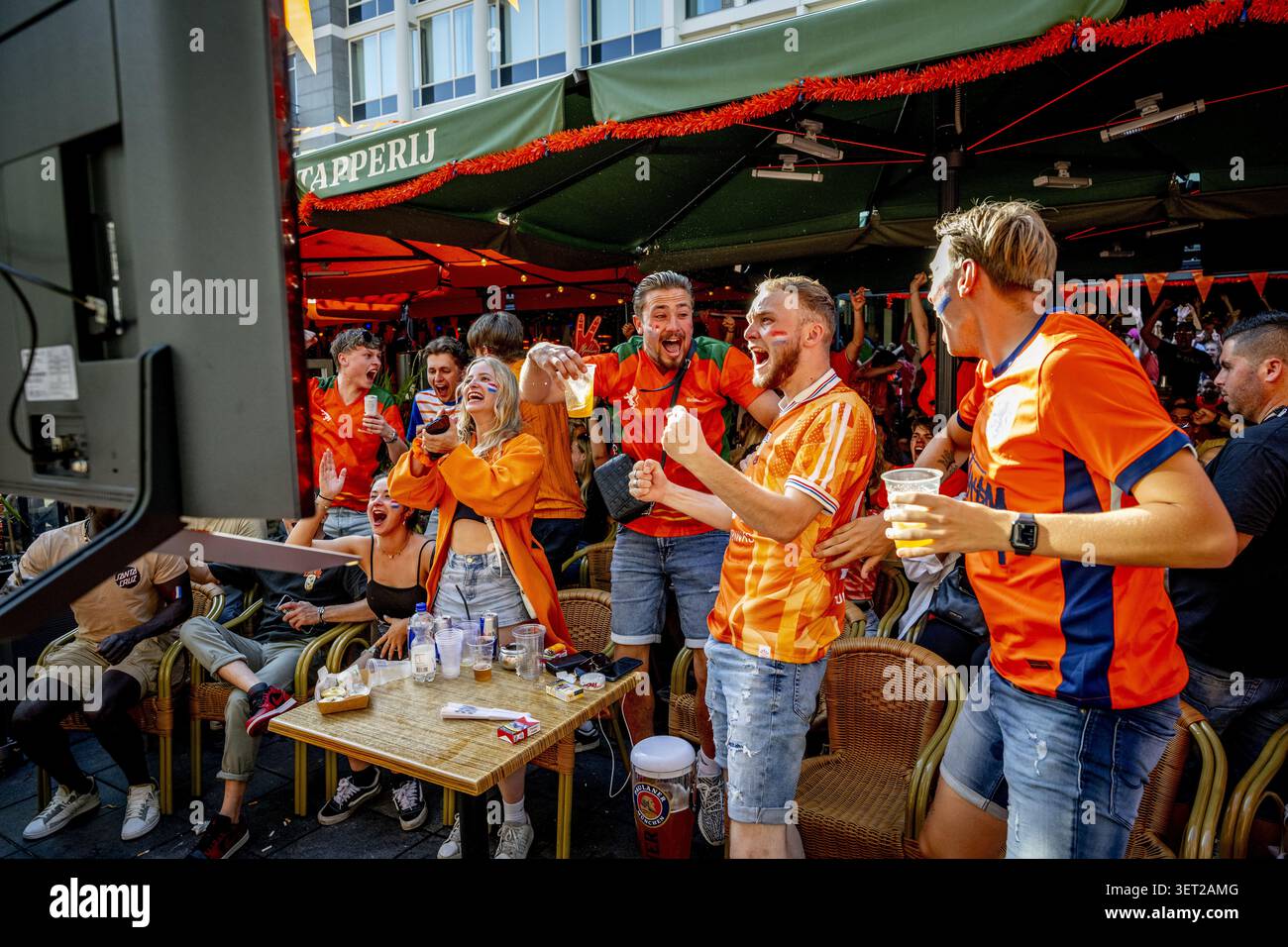 ROTTERDAM - Fans watch the Dutch national team in action against Sweden ...