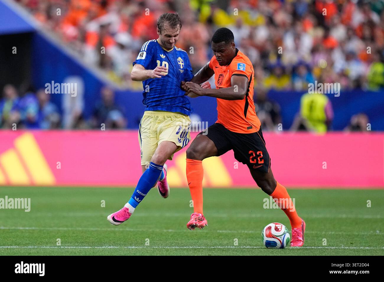 Netherlands' Denzel Dumfries shields the ball from Sweden's Benjamin ...