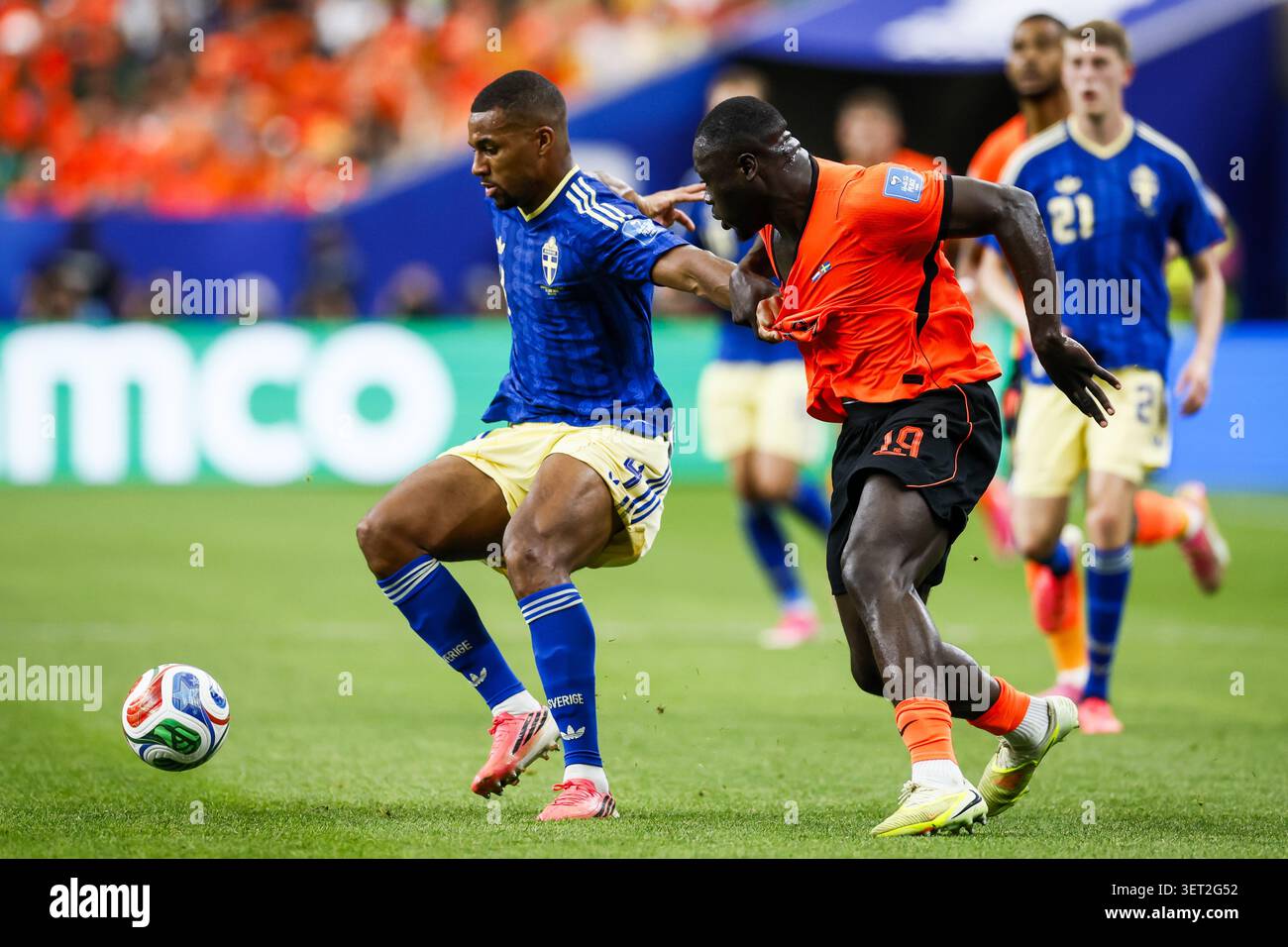 HOUSTON - (lr) Alexander Isak of Sweden, Brian Brobbey of the ...
