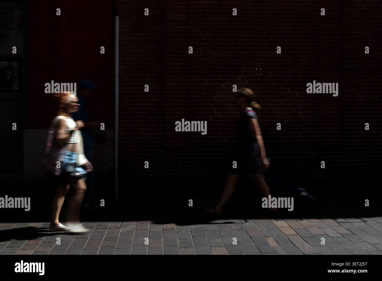 General view and illustrations of Heat Wave with walkers in shadow ...
