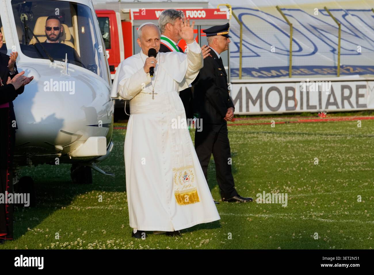 Pope Leo XIV prepares to board a helicopter in Sant'Angelo Lodigiano ...