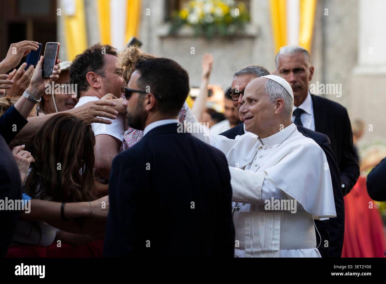 Arrivo di Papa Leone XIV in visita Basilica dei Santi Antonio Abate e ...