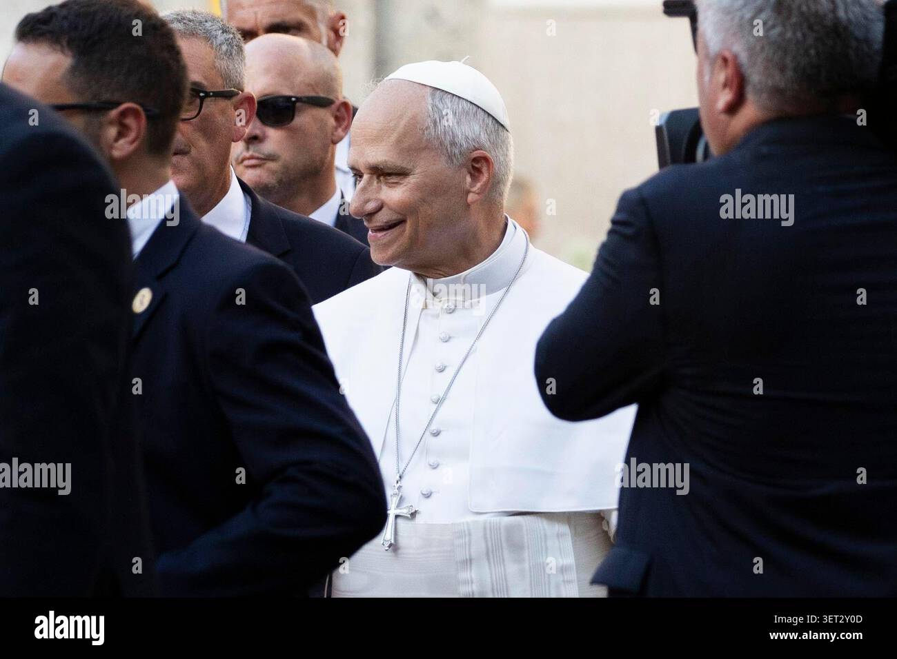 Arrivo di Papa Leone XIV in visita Basilica dei Santi Antonio Abate e ...