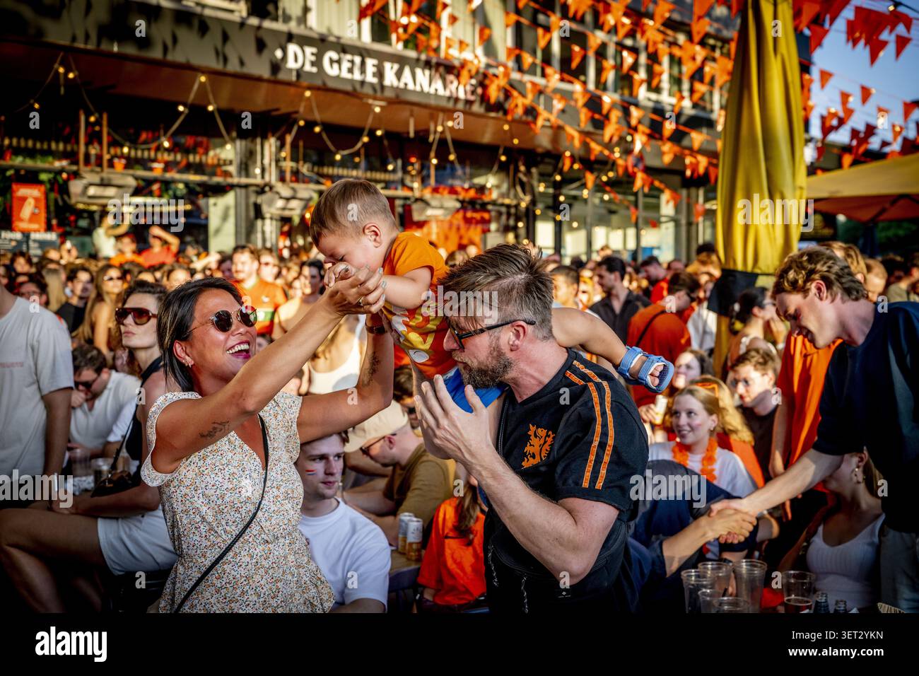 ROTTERDAM - Fans watch the Dutch national team in action against Sweden ...