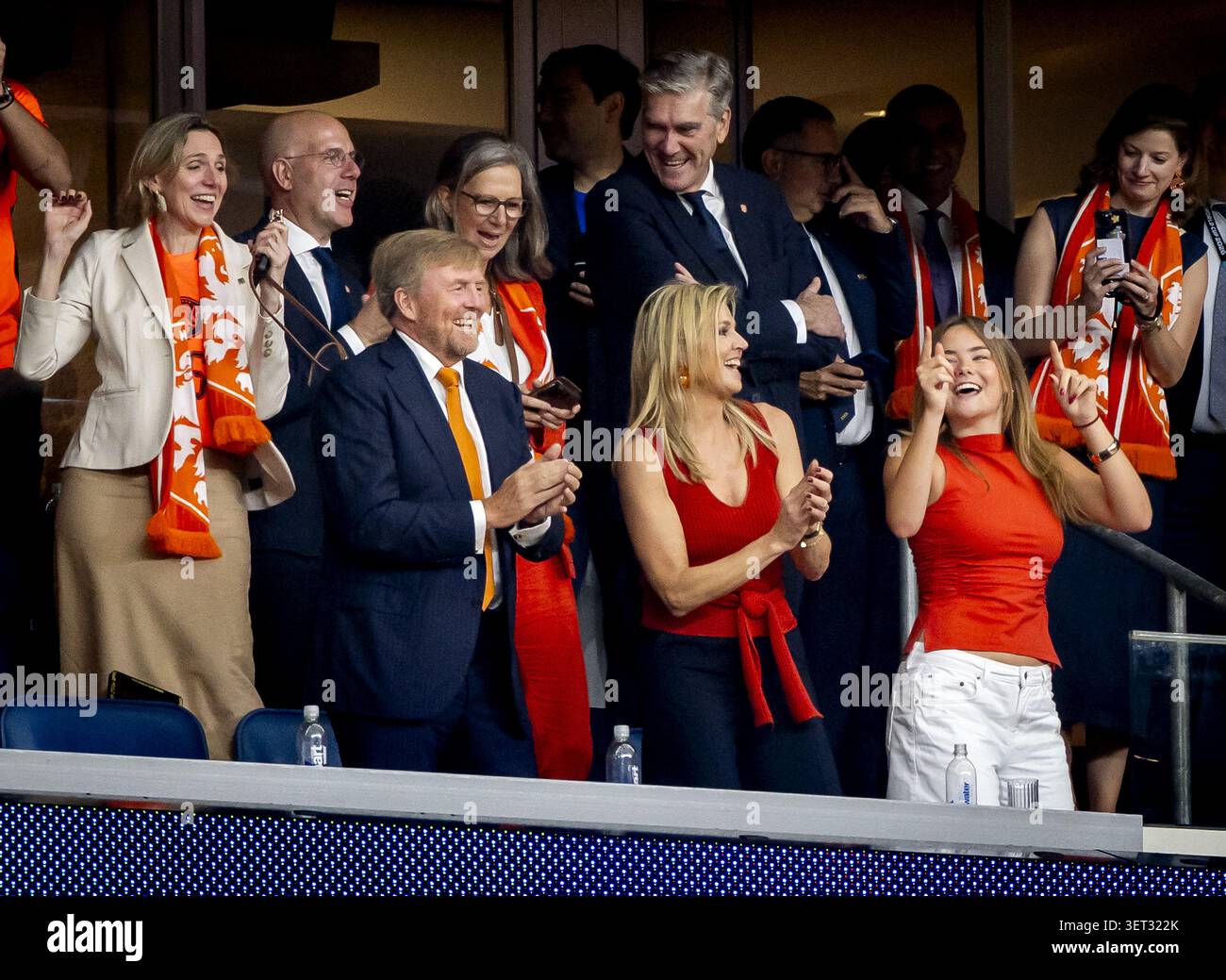 HOUSTON - (lr) King Willem-Alexander, Queen Máxima and Princess Ariane ...