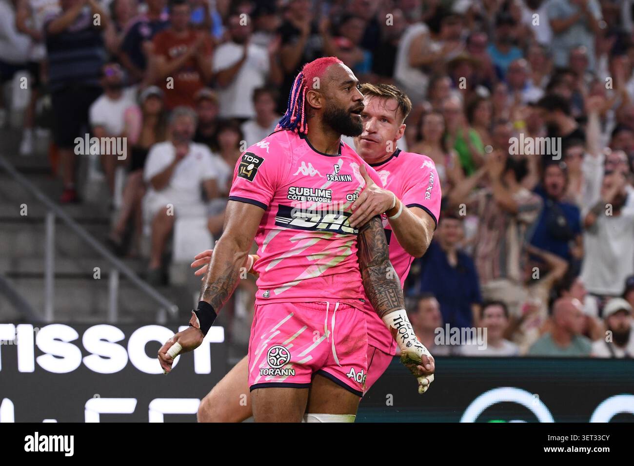 Peniasi Dakuwaqa of Stade Francais and Leo BARRE of Stade Francais ...