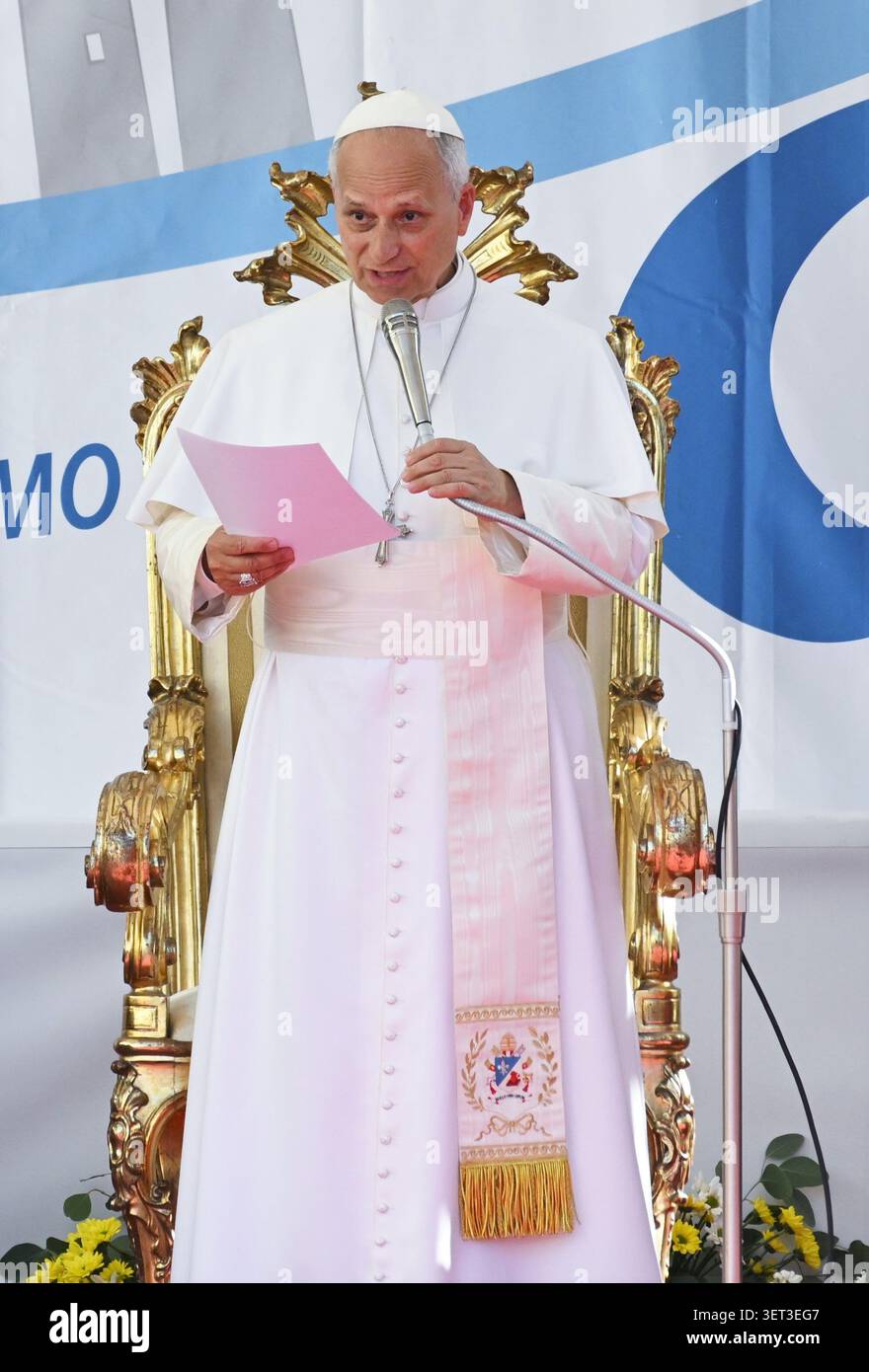 IPA85894321 - Milan, Italy: Pope Leo XIV meets with the faithful and ...