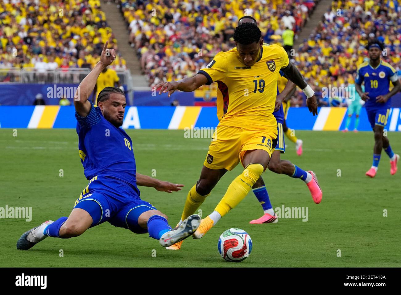 Ecuador's Gonzalo Plata, right, Curaçao's Armando Obispo battle for the ...