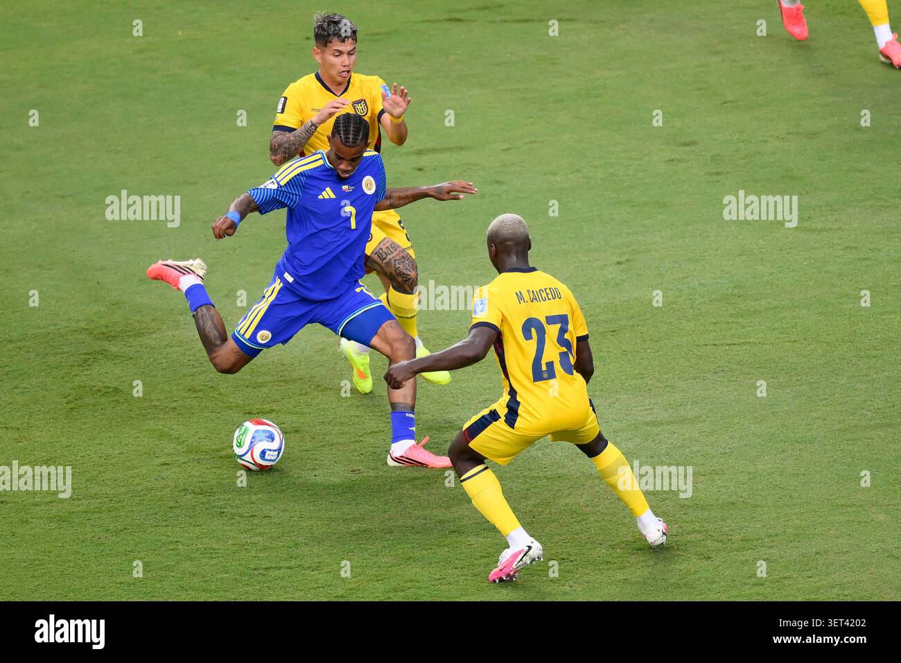 Curaçao's Juninho Bacuna (7) shoots at goal as Ecuador's Jordy Alcivar ...