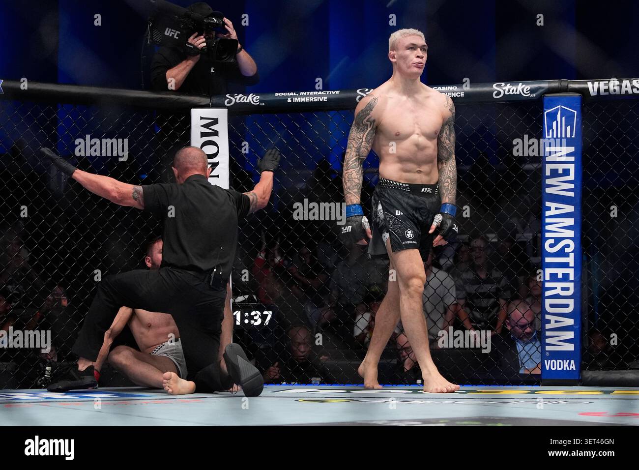 Navajo Stirling celebrates after defeating Ion Cutelaba in their light ...