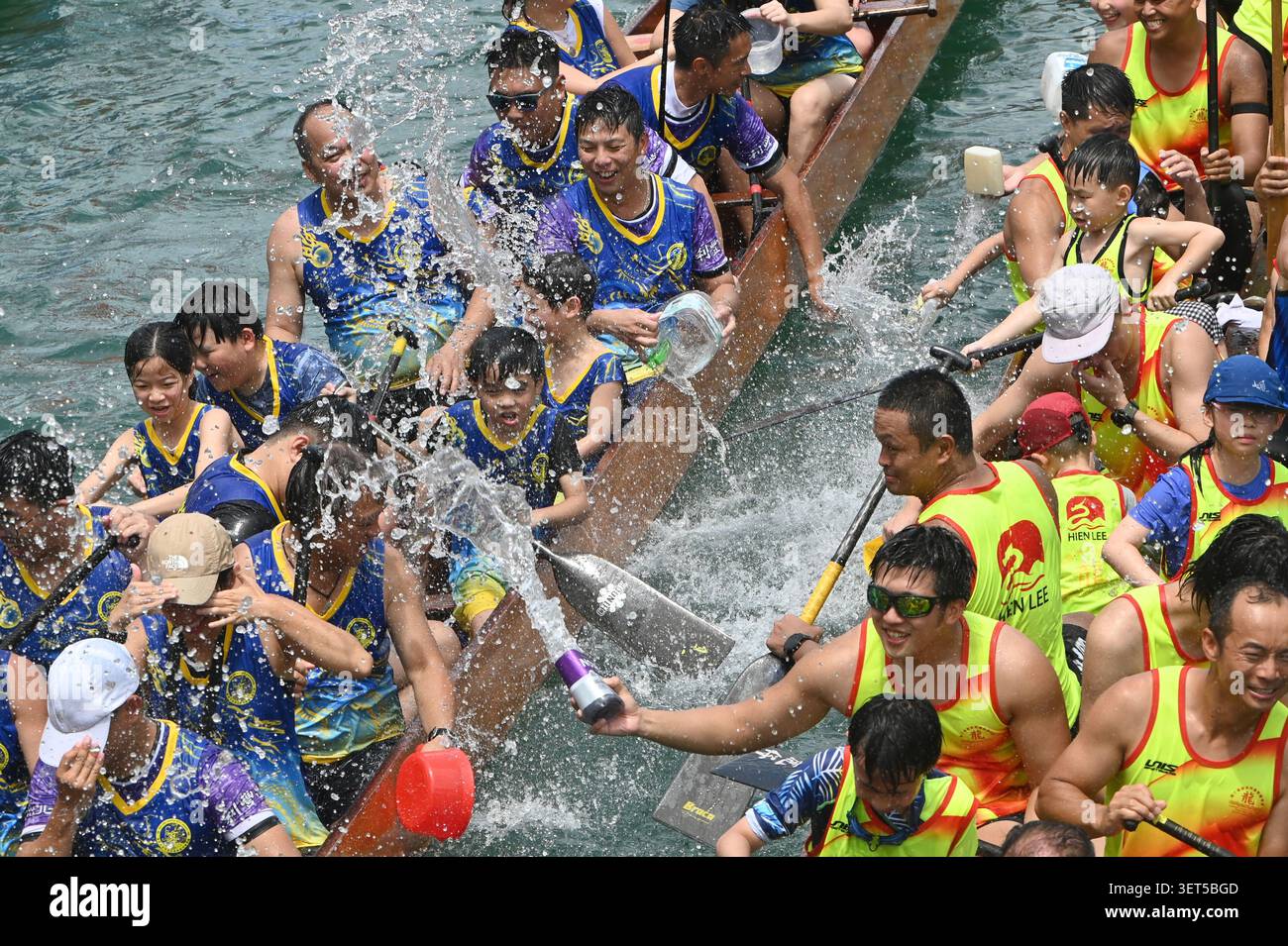 TOP PICS - Players throwing water at each other on dragon boat race in ...