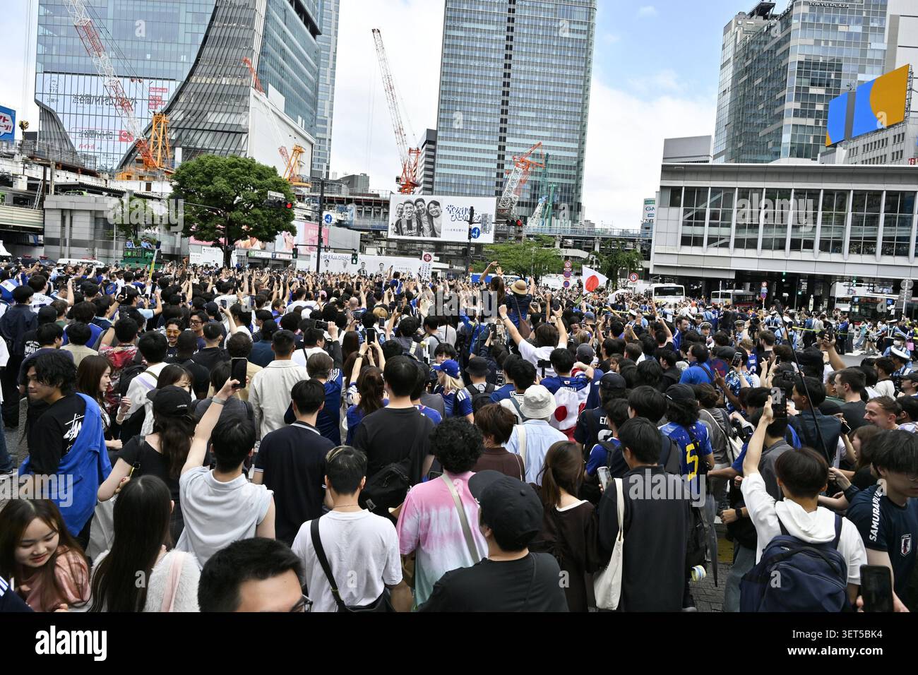 Japan supporters celebrate at the famous scramble crossing in Tokyo's ...