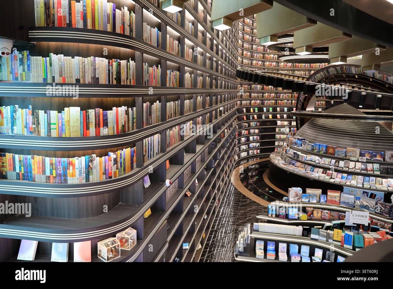 Residents browse books at Zhongshuge Bookstore in Huai'an City, east ...