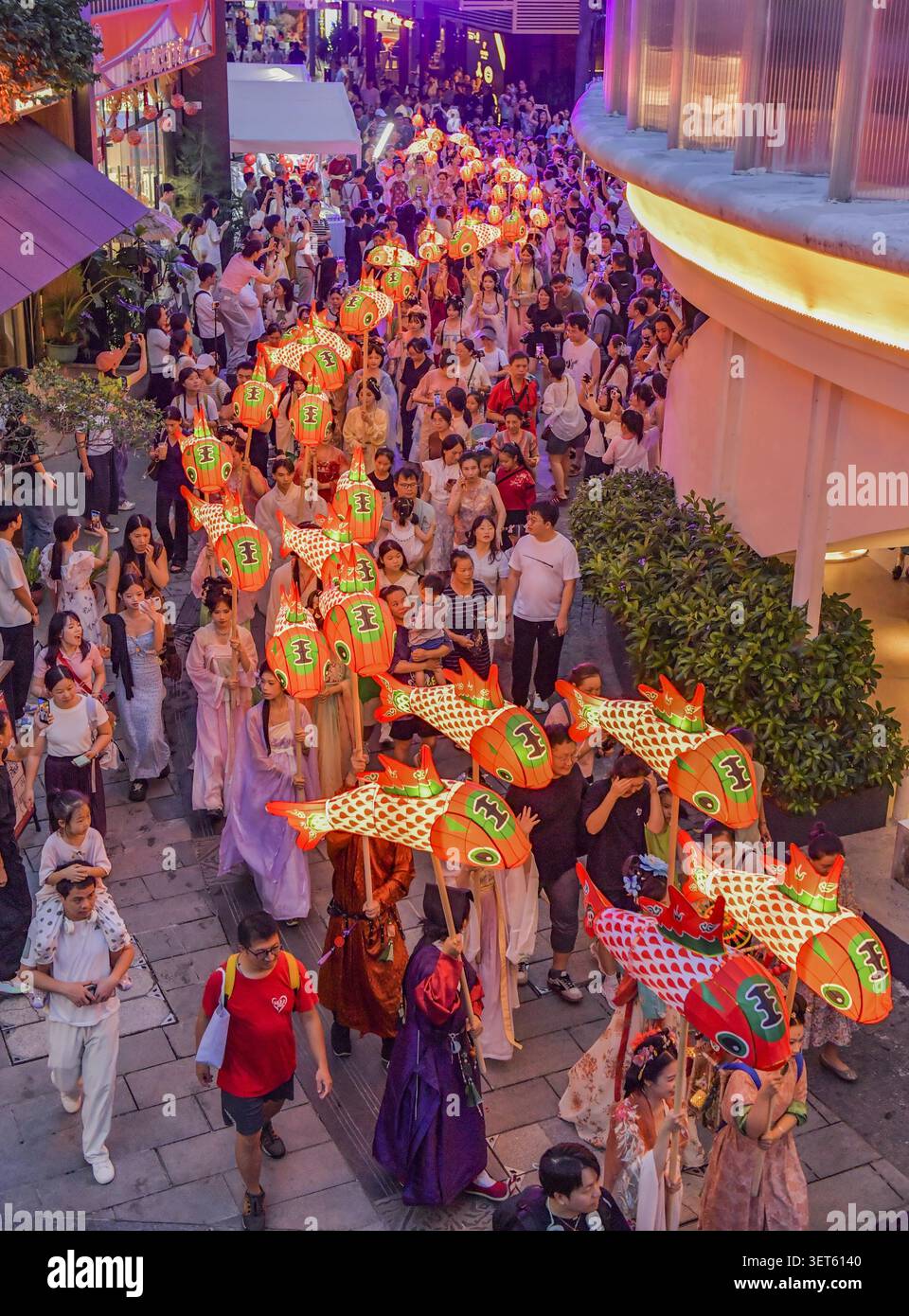 People watch a 100-meter fish lantern parade in traditional Han ...