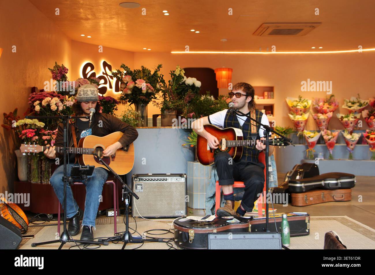 (260621) -- ADELAIDE, June 21, 2026 (Xinhua) -- Local musicians perform ...