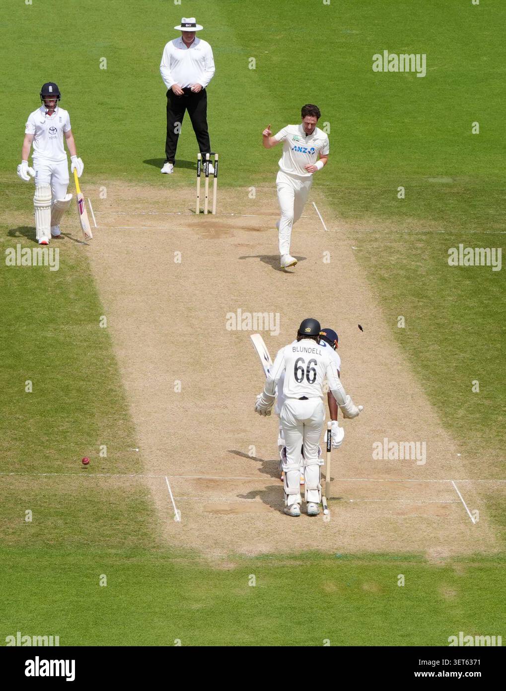 New Zealand's Matt Henry celebrates taking the wicket of England's ...