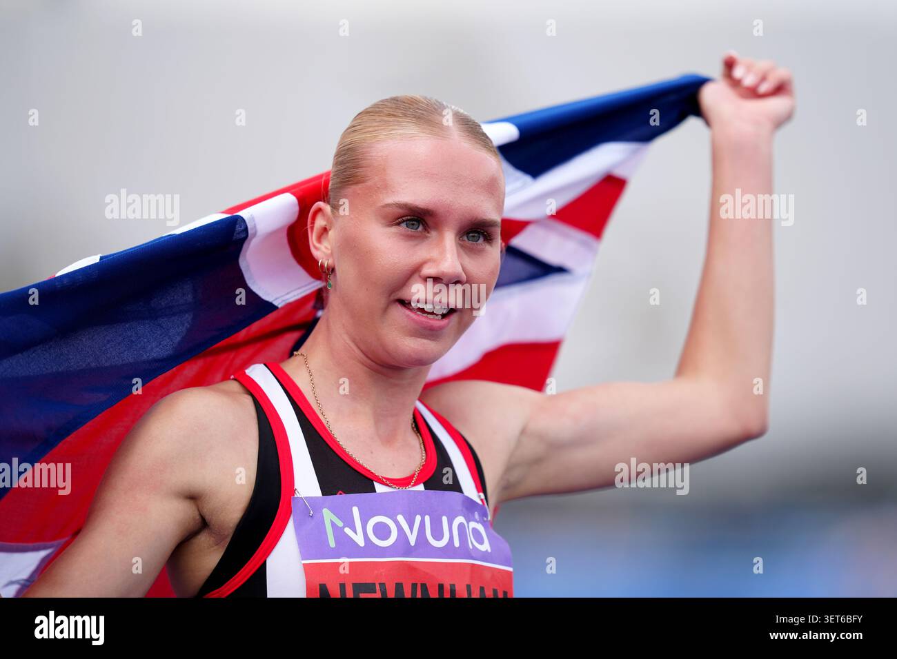 Emily Newnham of Great Britain celebrates winning the Women's 400m ...
