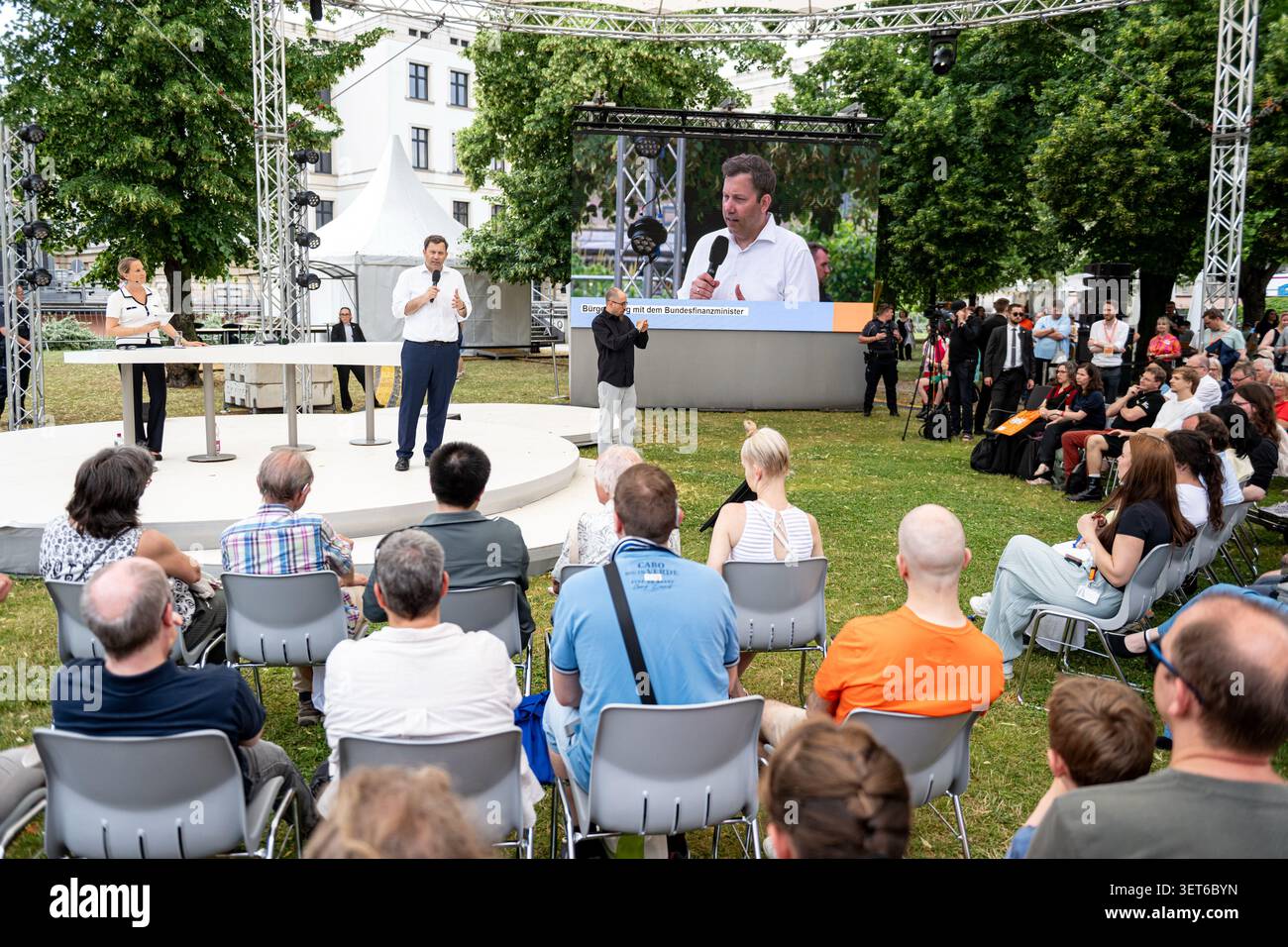 21 June 2026, Berlin: Lars Klingbeil (SPD, back row, center), Federal ...