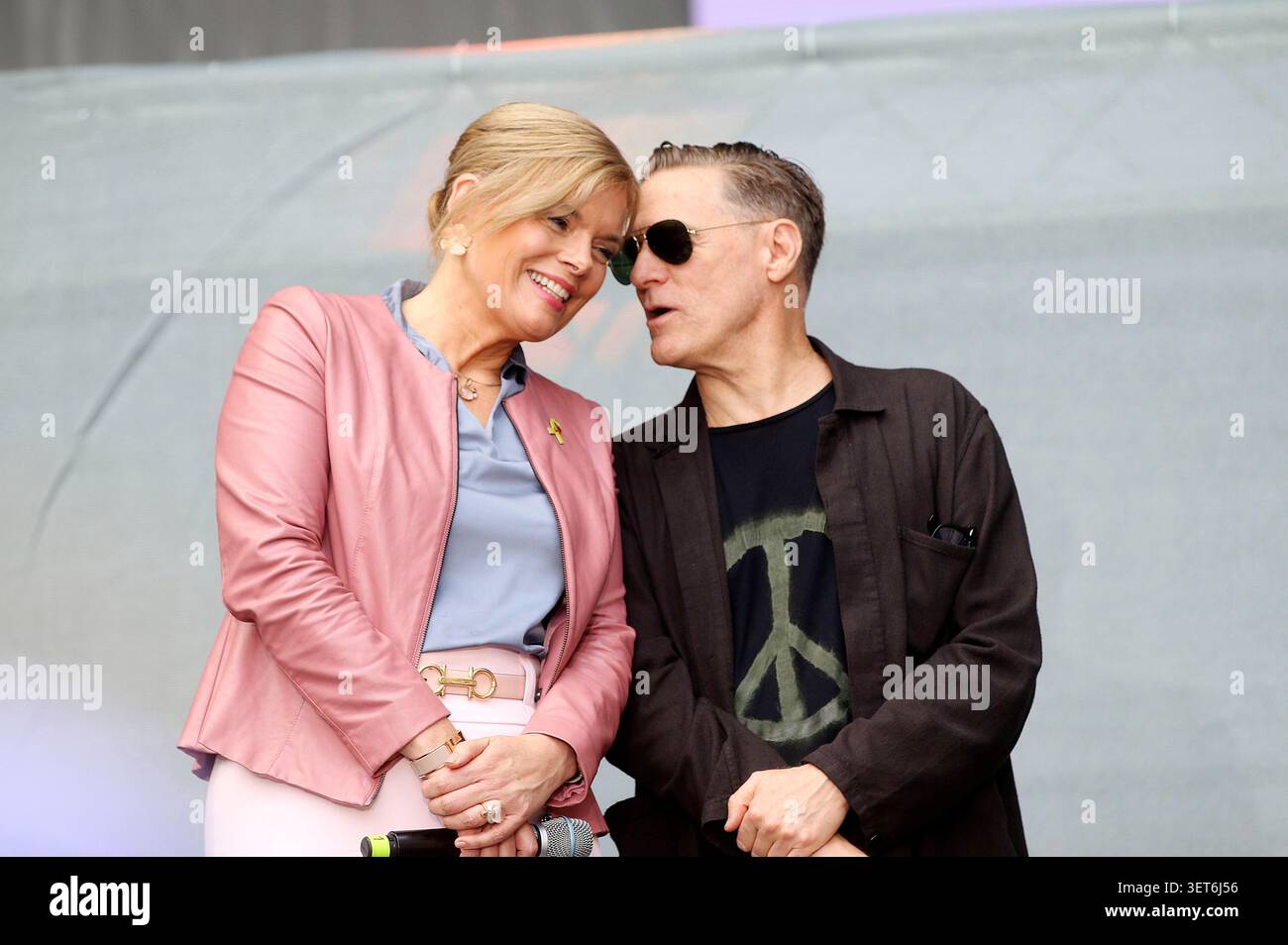 Julia Kl?ckner and Bryan Adams at the presentation of the photo ...