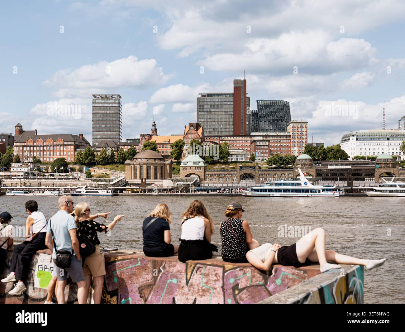 21 June 2026, Hamburg: On a slightly cloudy summer day, people look out ...
