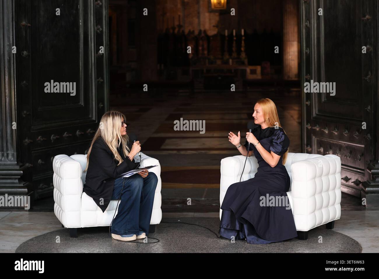 IPA85912595 - Rome, the Pantheon, Filming Italy Masterclass. Pictured ...