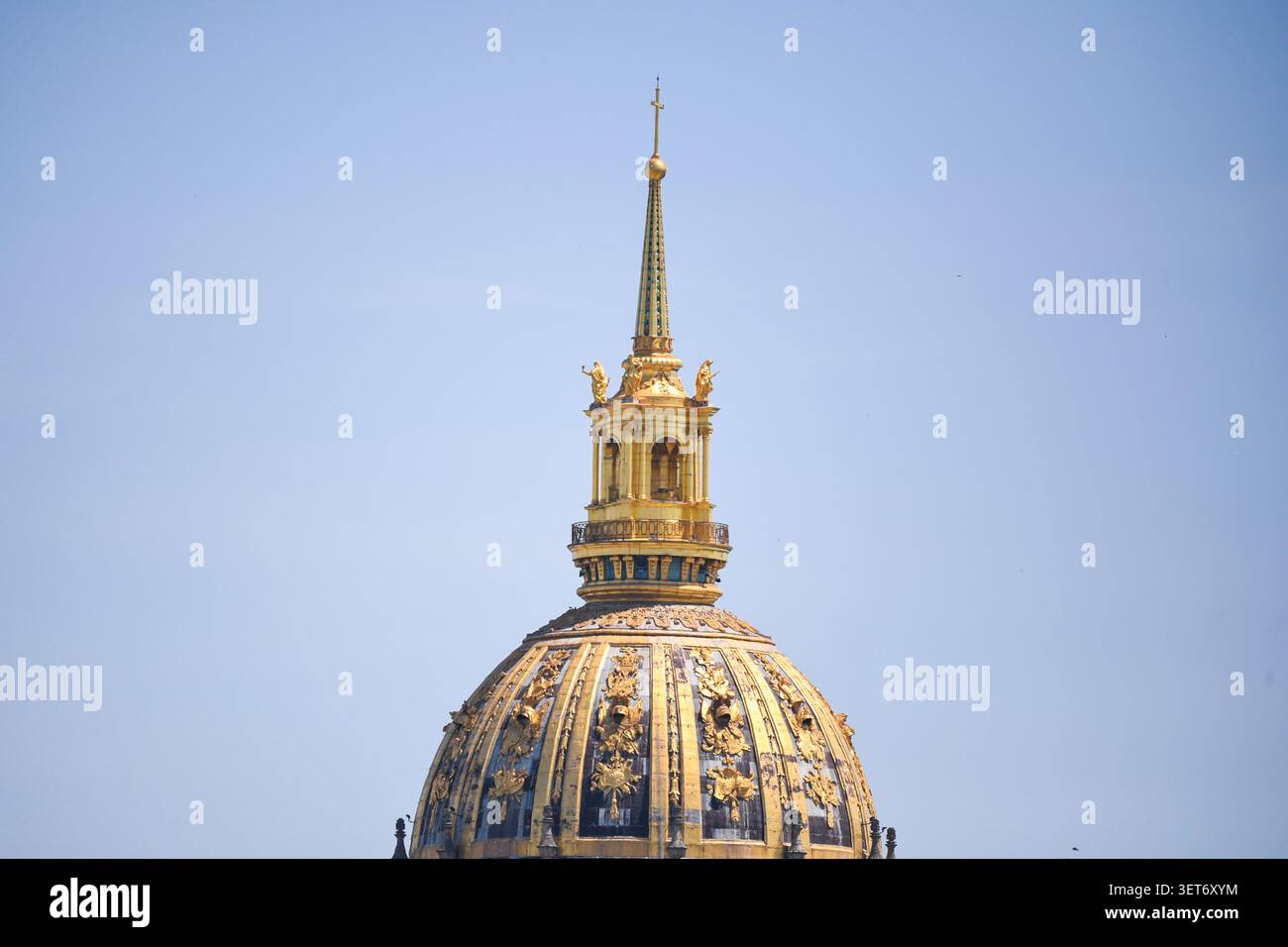 Illustration of the roof of Invalides during the Longines Paris Eiffel ...