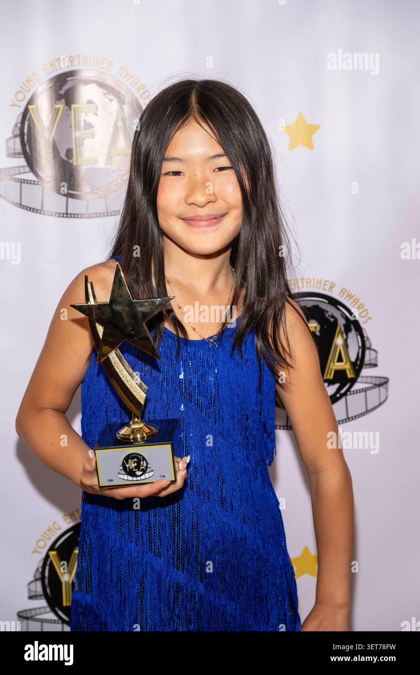 Actress Eva Huang attends 2026 Annual Young Entertainer Awards at ...