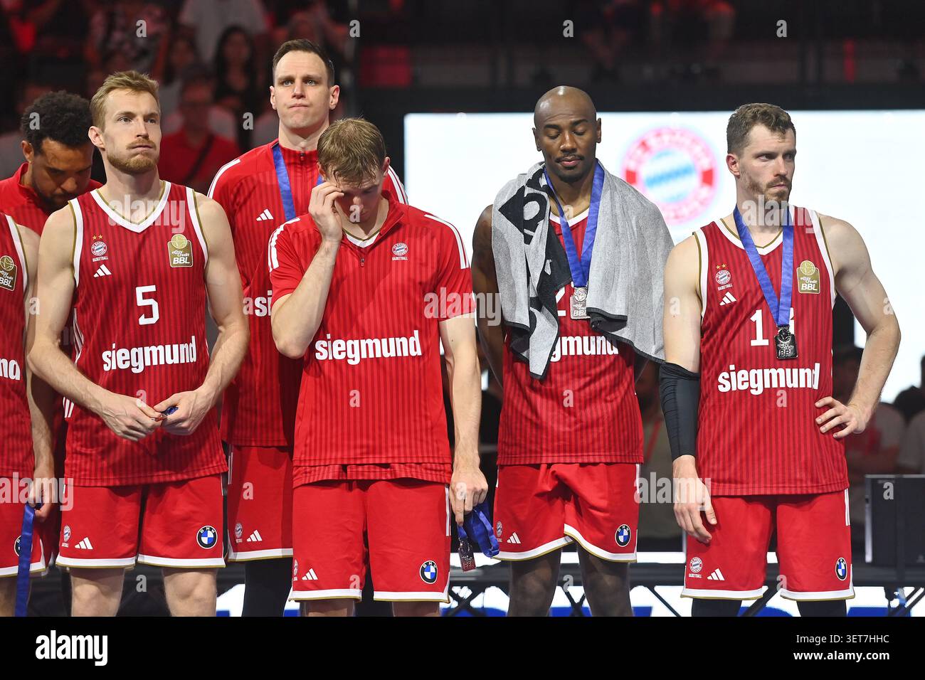 v.re:Andreas OBST (FCB), Isiaha MIKE (FCB),Justus HOLLATZ (FCB ...